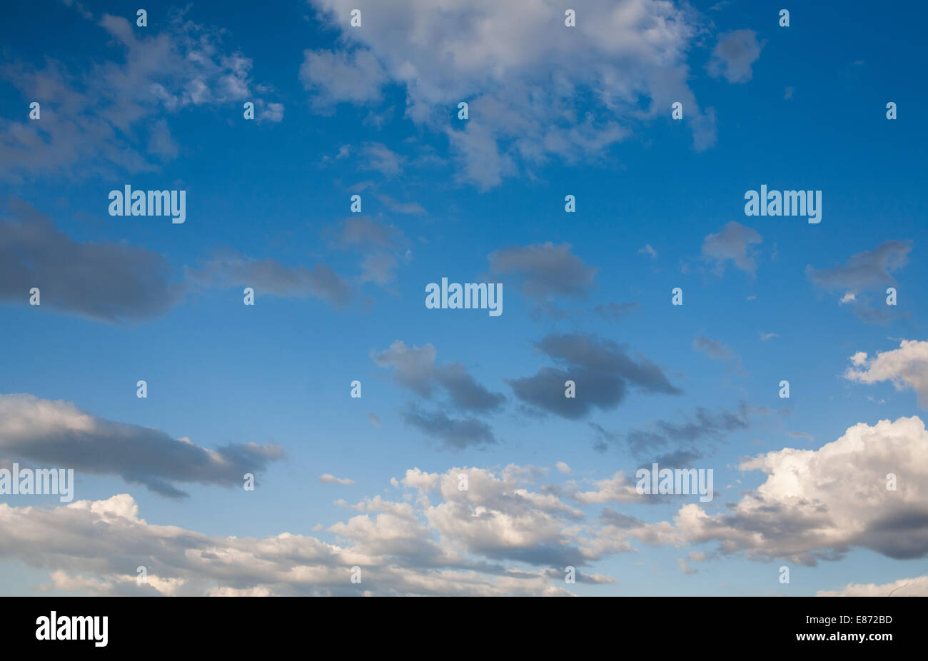 Sparse clouds hi-res stock photography and images - Alamy