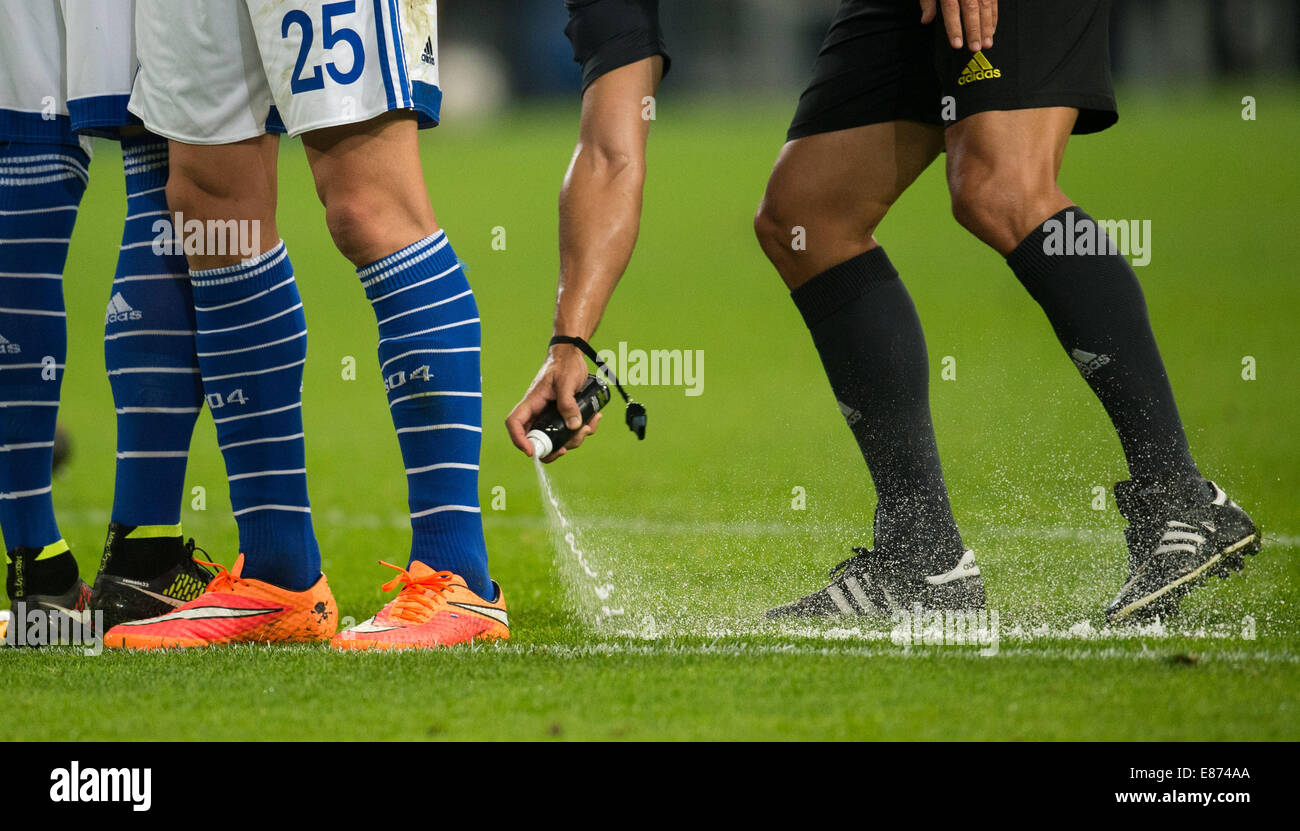 Referee spray High Resolution Stock Photography and Images - Alamy