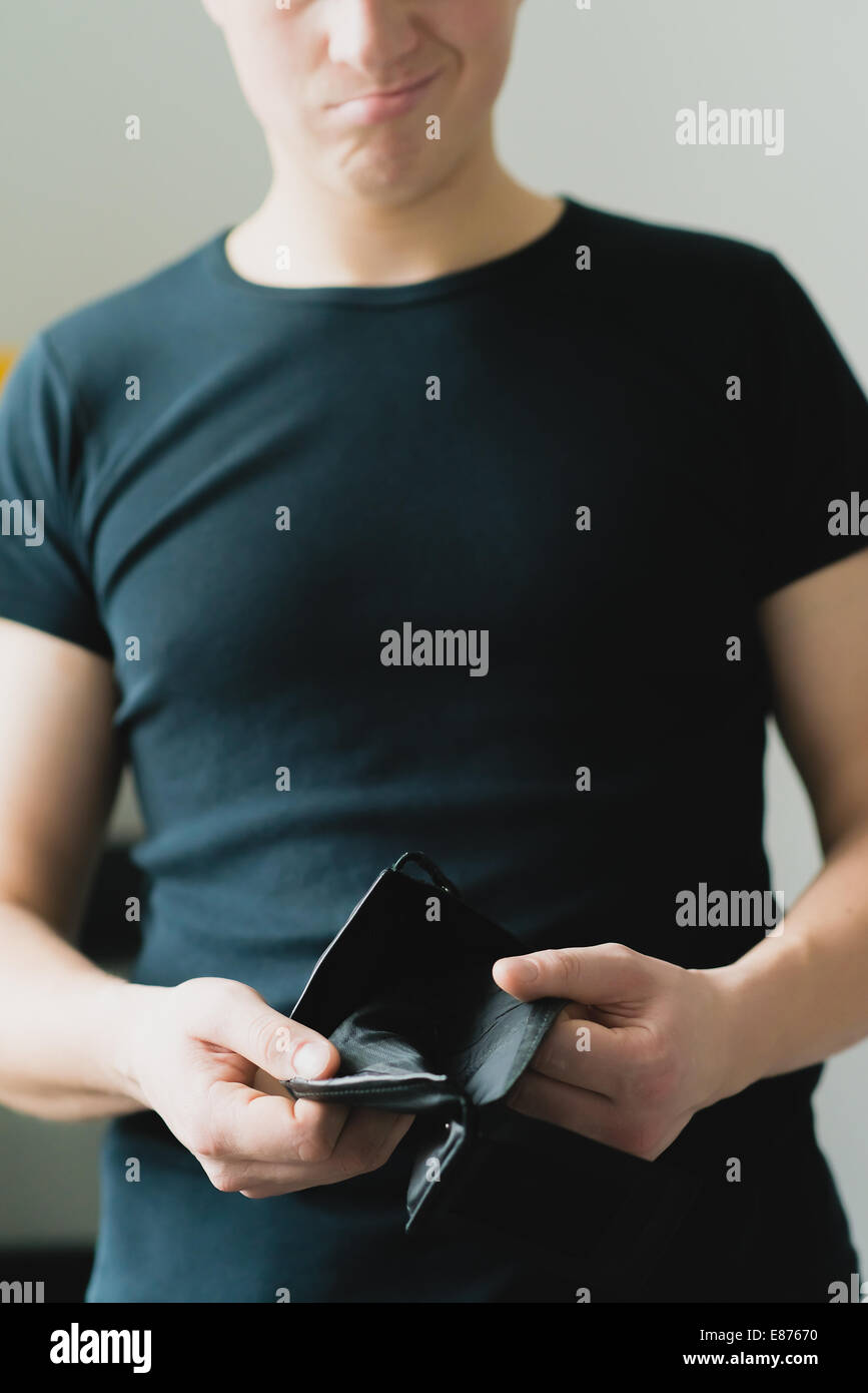 Man holding an empty wallet Stock Photo - Alamy