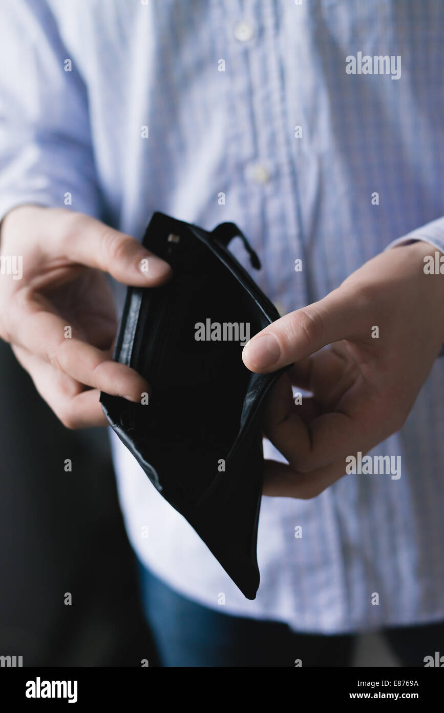 Man holding an empty wallet Stock Photo - Alamy