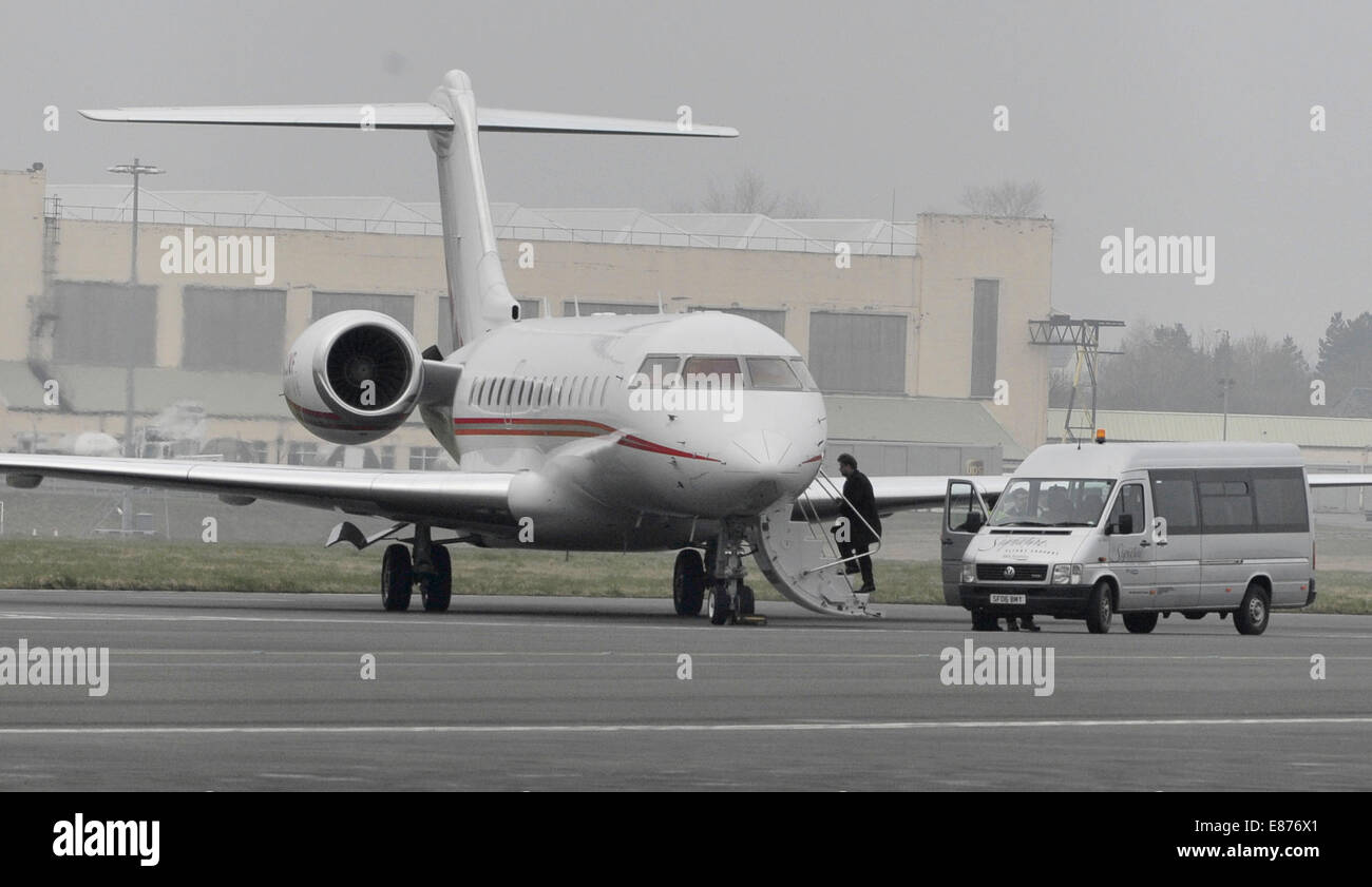 Russell crowe private jet edinburgh hi-res stock photography and images ...