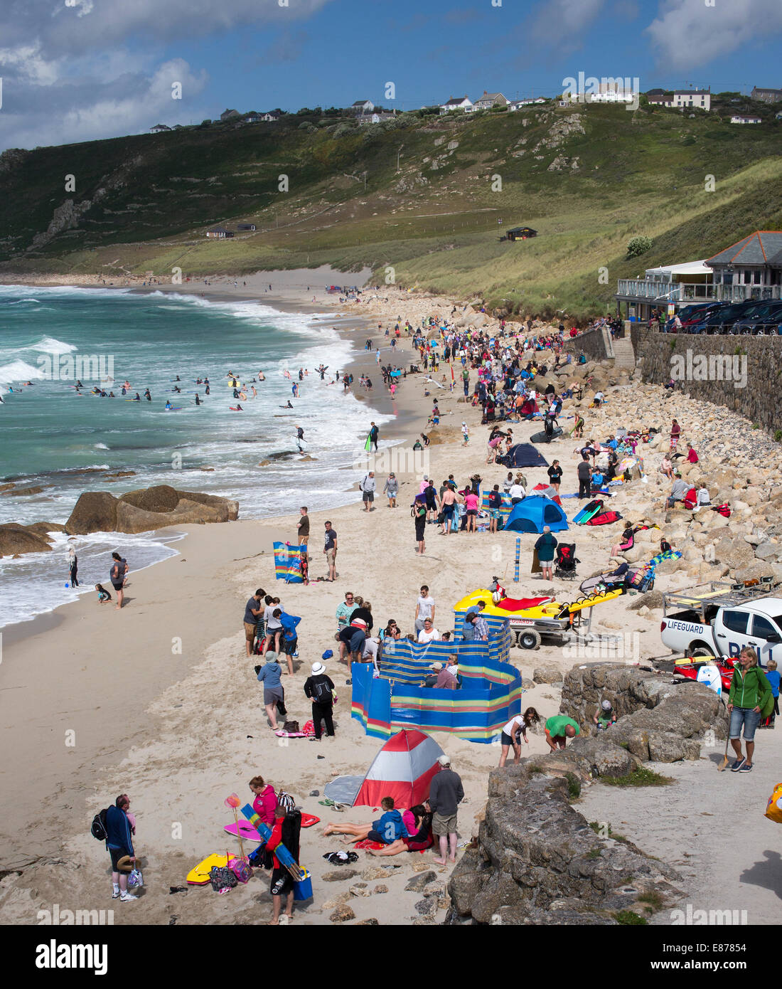 Crowds enjoying the beautiful sandy beach at Sennen Cove, Cornwall ...