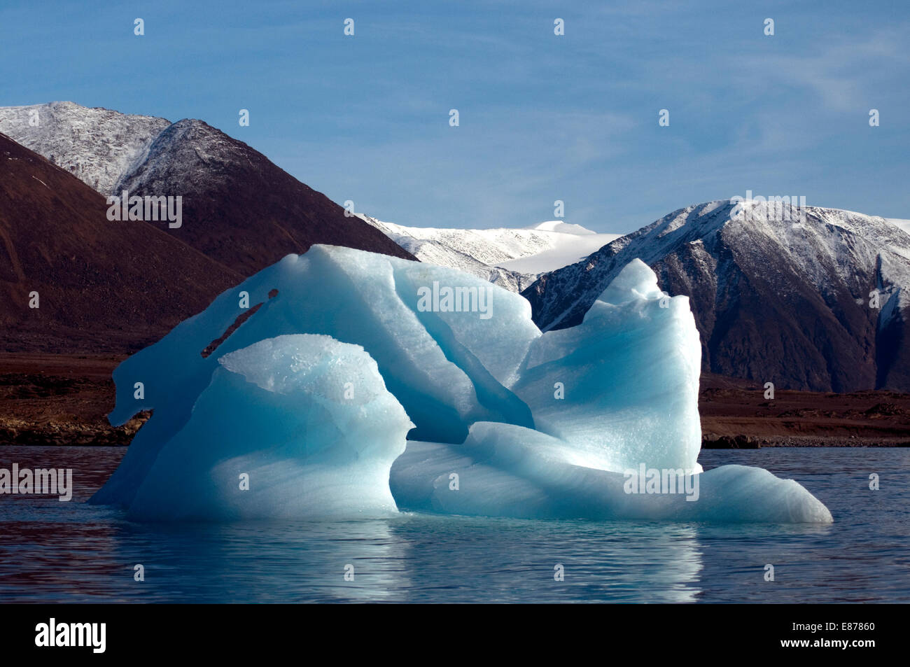 Pussycat-shaped iceberg afloat in the Arctic's Barrow Strait would ...