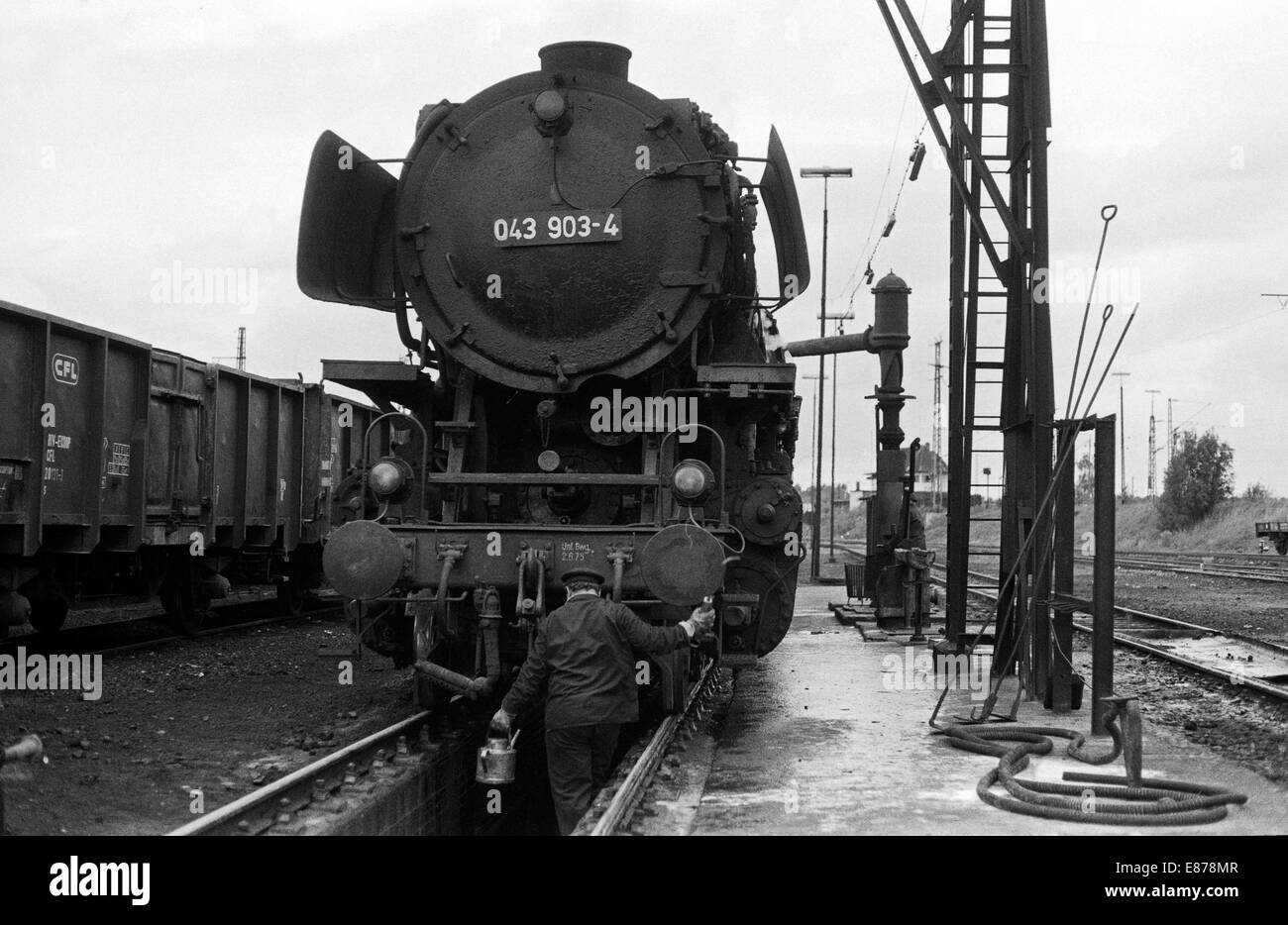 Rheine, Germany, 043 903 over a Ausschlackgrube in Bahnbetriebswerk ...