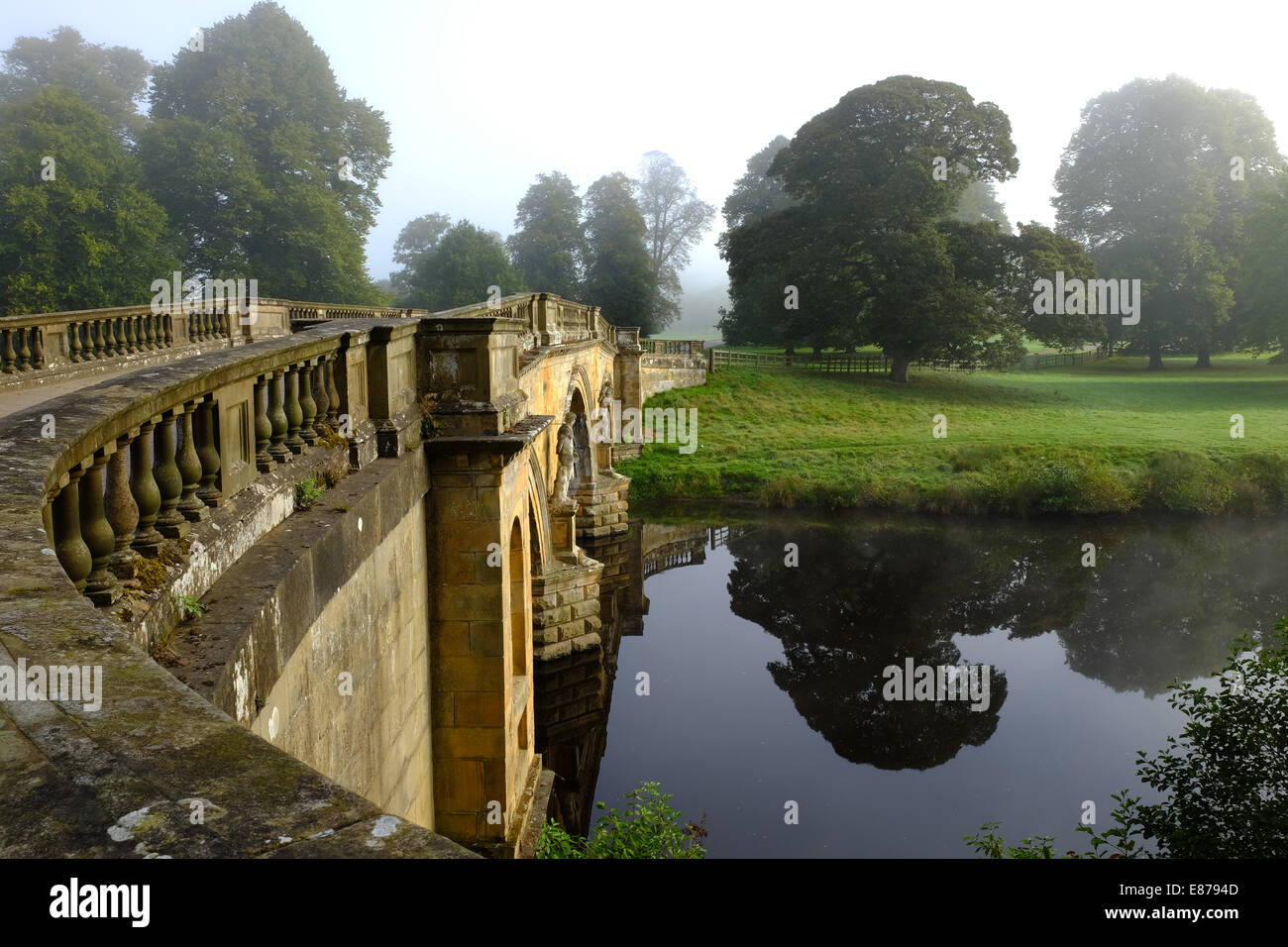 River derwent chatsworth house derbyshire uk hi-res stock photography ...