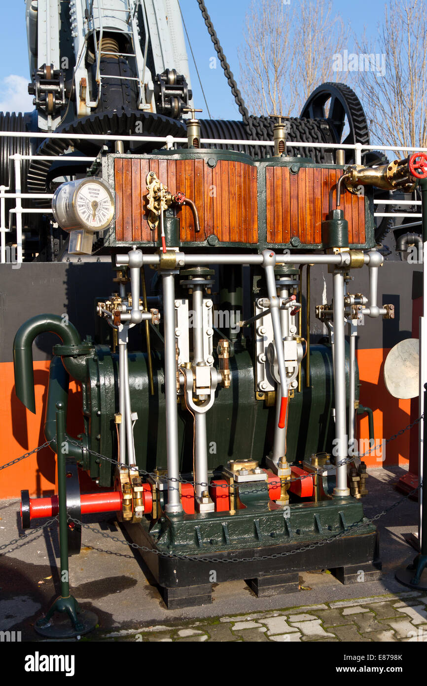 Compound steam engine hi-res stock photography and images - Alamy
