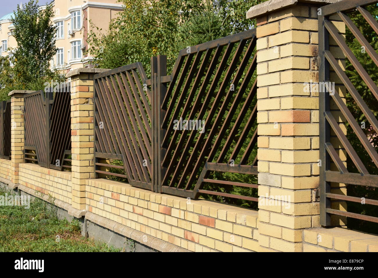 Brick posts hi-res stock photography and images - Alamy
