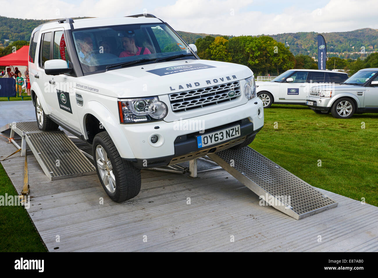 Off roading with a land rover hi-res stock photography and images - Alamy