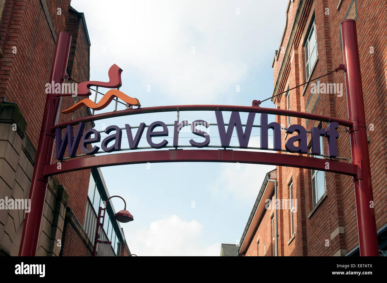 Signs wharf hi-res stock photography and images - Alamy