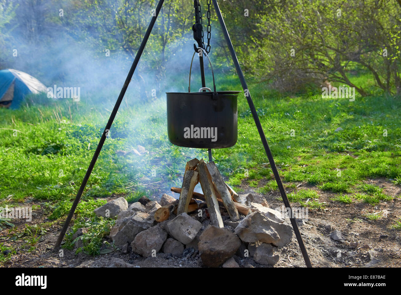 Pot boiling on fire. Fireplace in the forest Stock Photo - Alamy