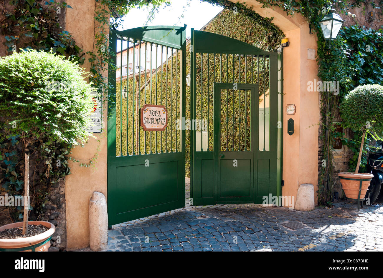 Rome italy hotel hi-res stock photography and images - Alamy