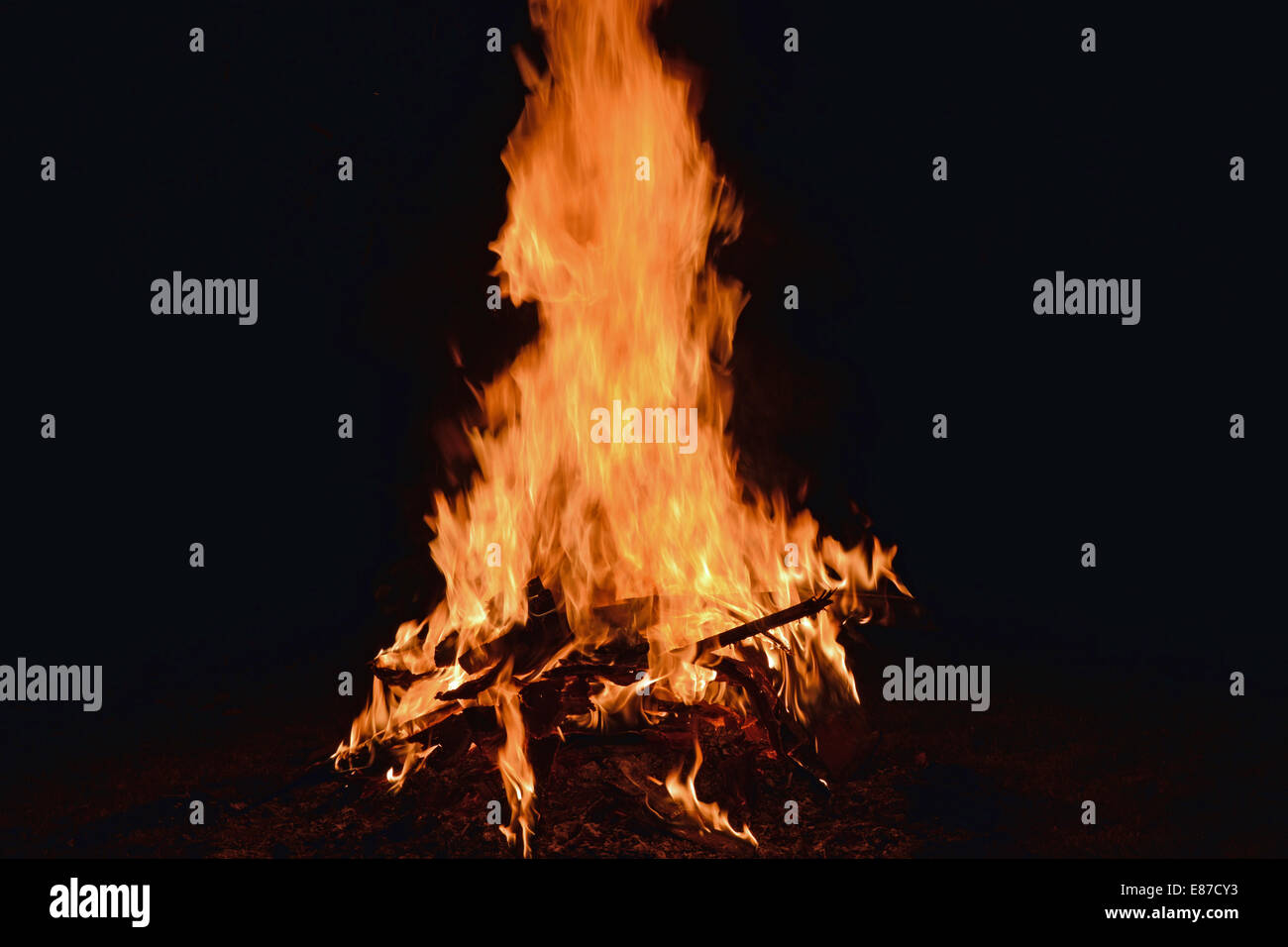 Uk bonfire garden hi-res stock photography and images - Alamy
