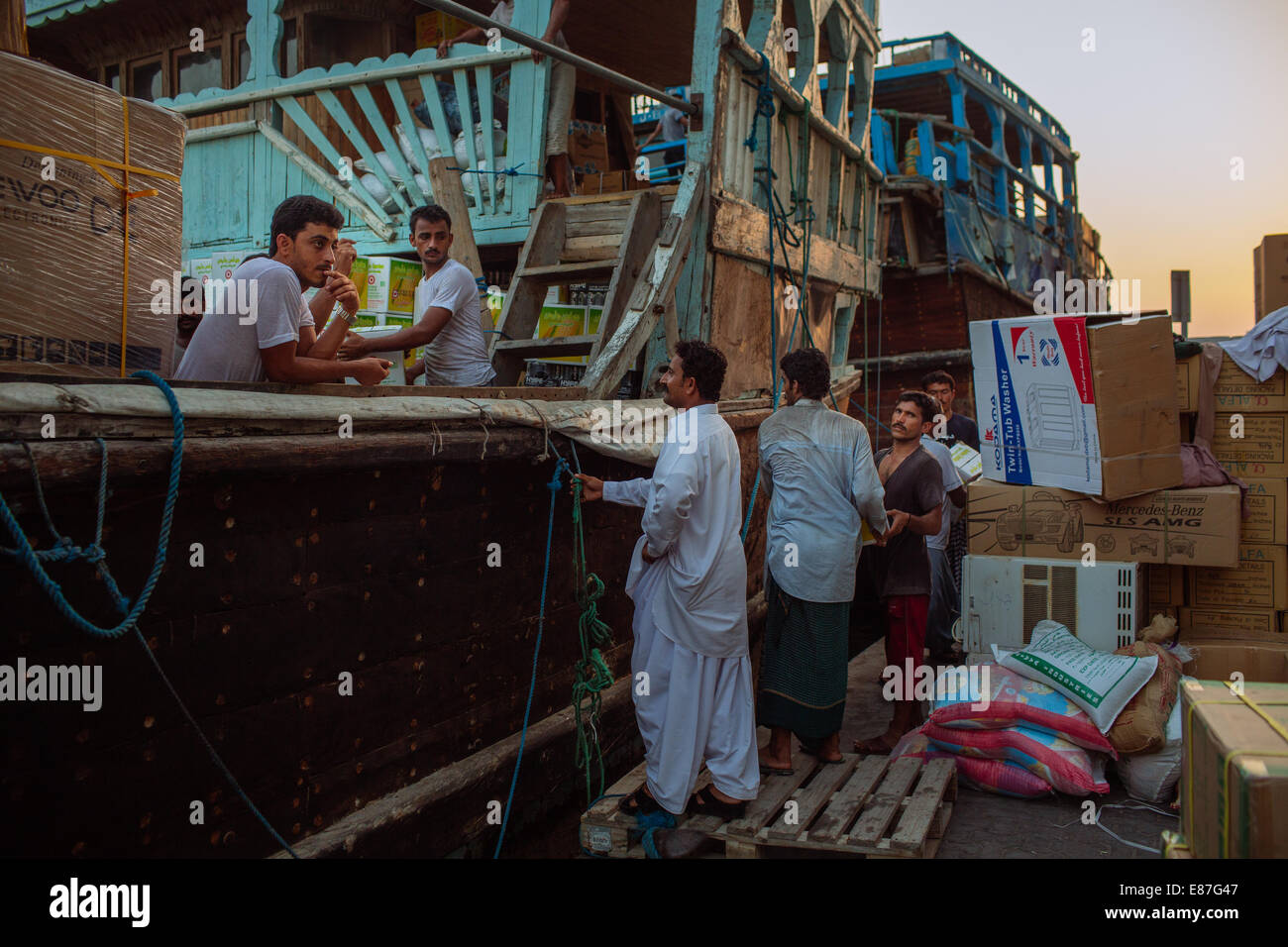 Port workers loading merchancy in a boat at Deira Port in Dubai Creek ...