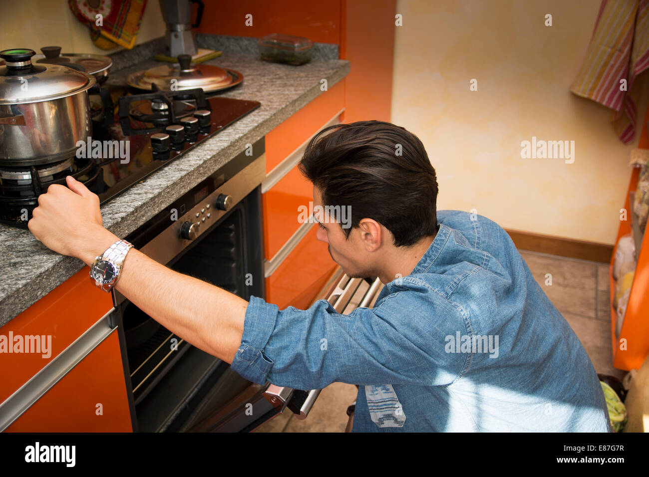 Man baking cake hi-res stock photography and images - Alamy