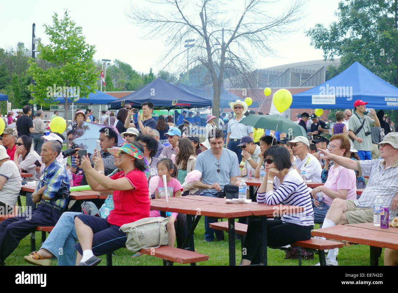 Community bbq hi-res stock photography and images - Alamy