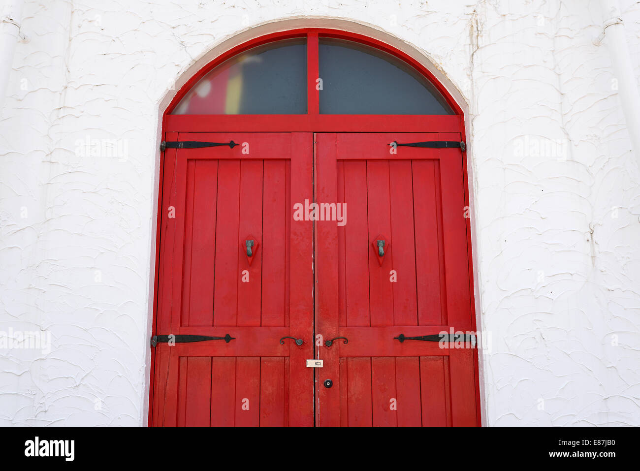 Big red door hi-res stock photography and images - Alamy