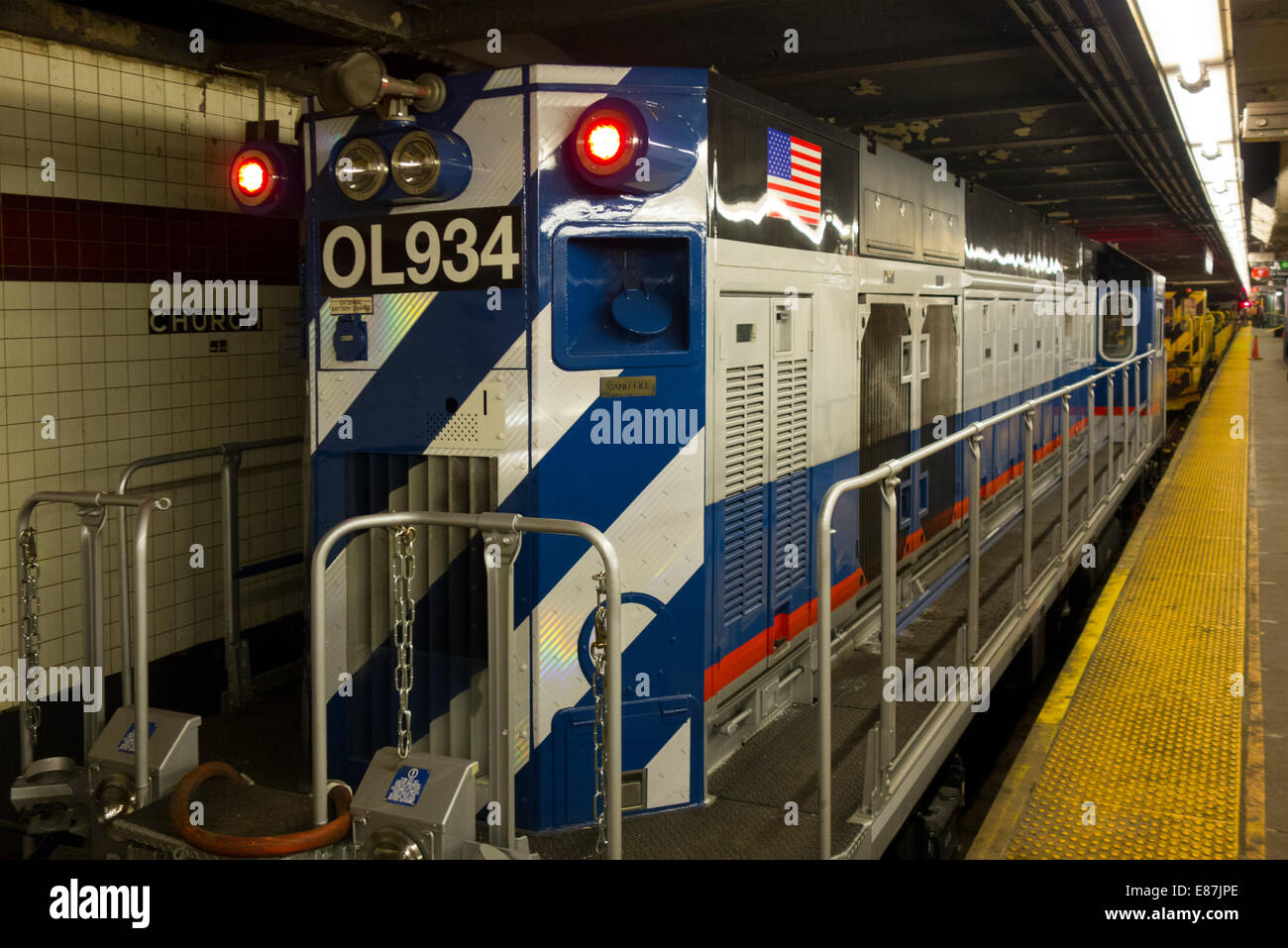 Under the the train brooklyn ny hi-res stock photography and images - Alamy