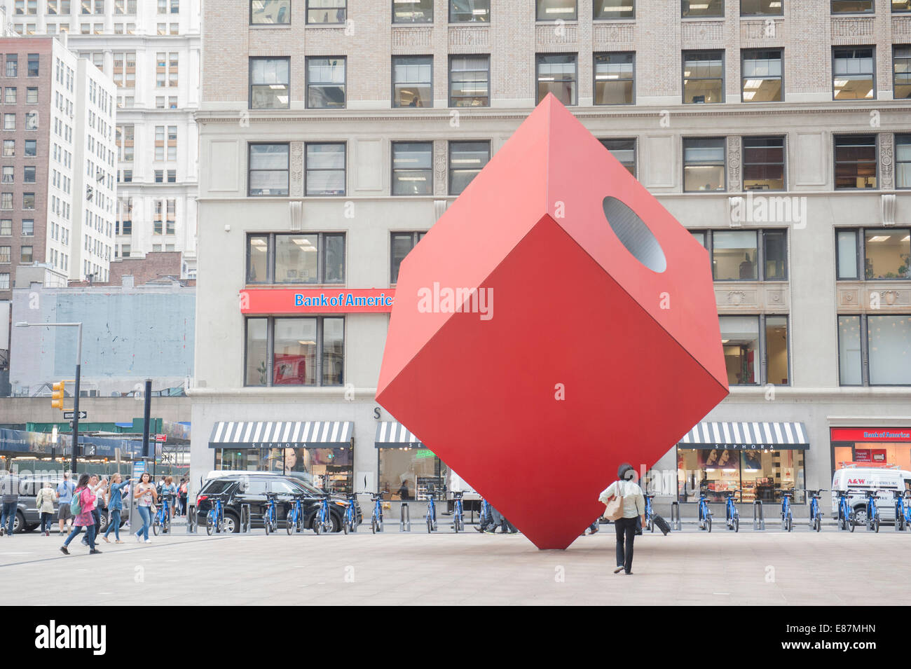 The red cube sculpture by isamu noguchi 1968 hi-res stock photography ...