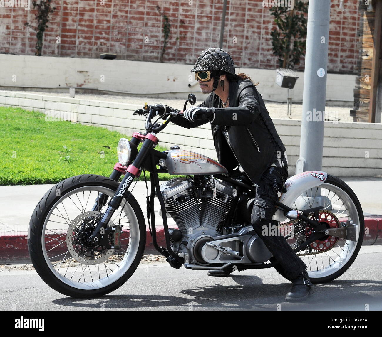 Aerosmith's steven tyler hi-res stock photography and images - Alamy