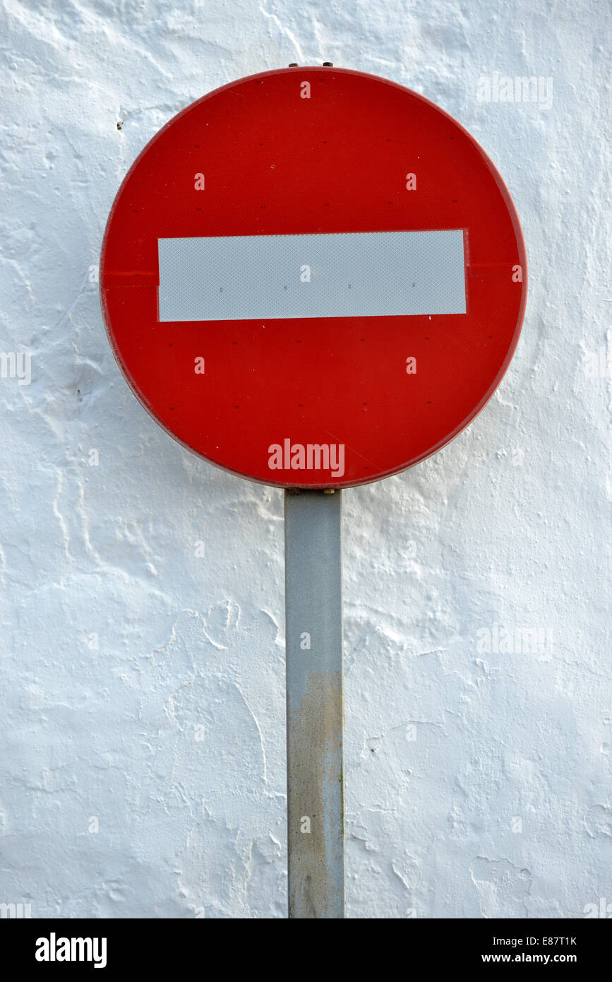 Round no entry sign hi-res stock photography and images - Alamy