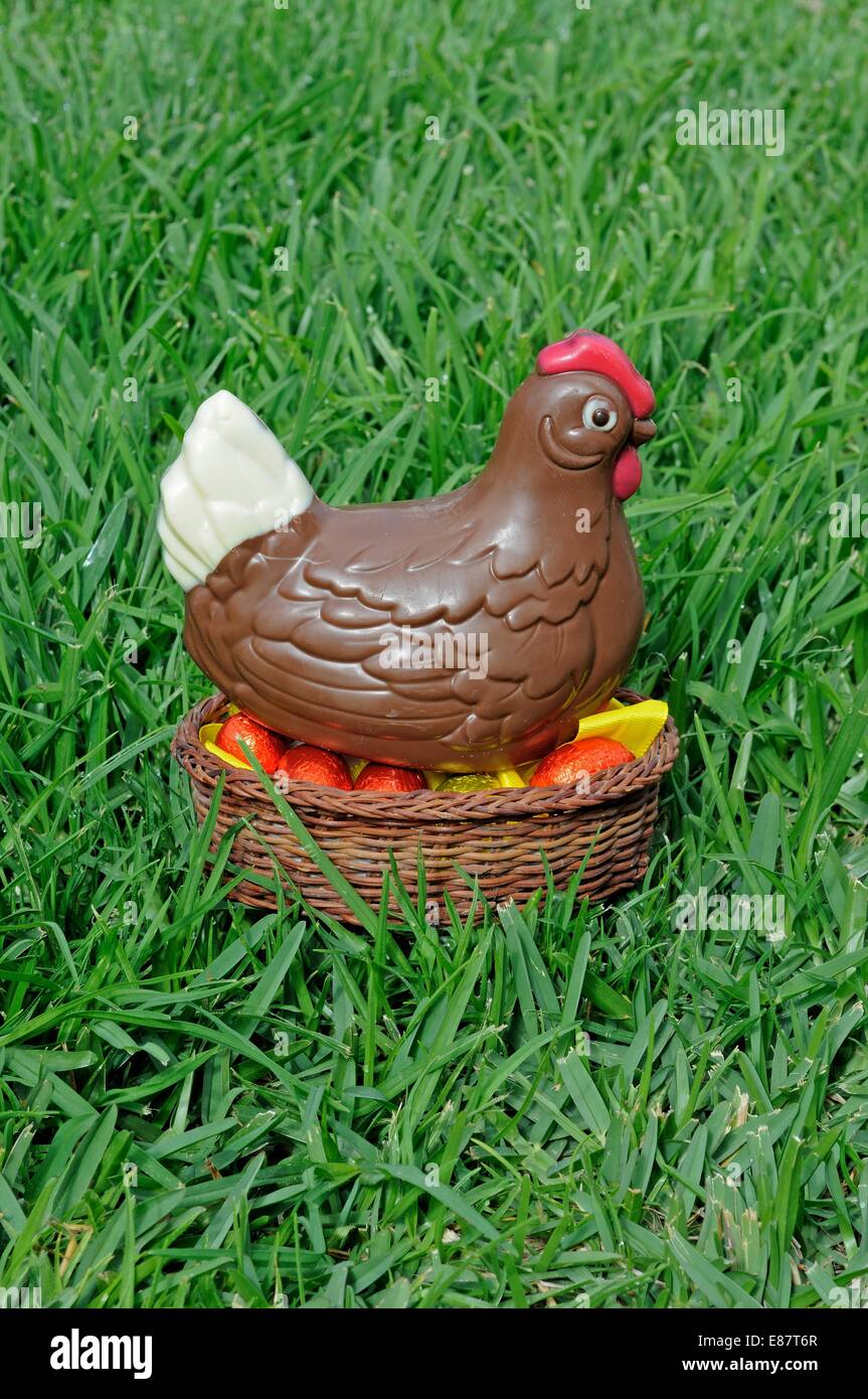 Easter food baskets hi-res stock photography and images - Alamy