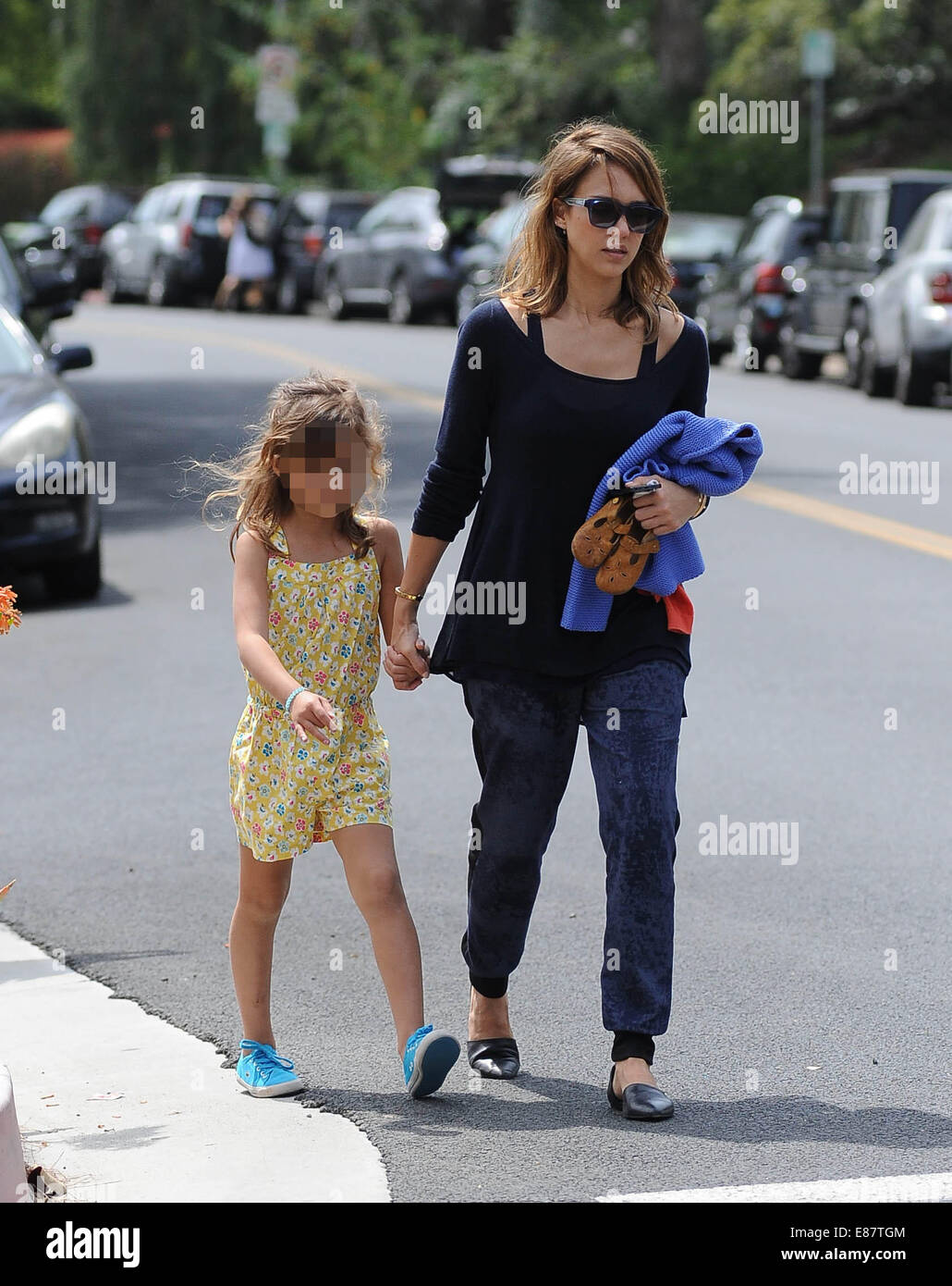 Jessica Alba and husband Cash Warren enjoy a day at Coldwater Park with ...