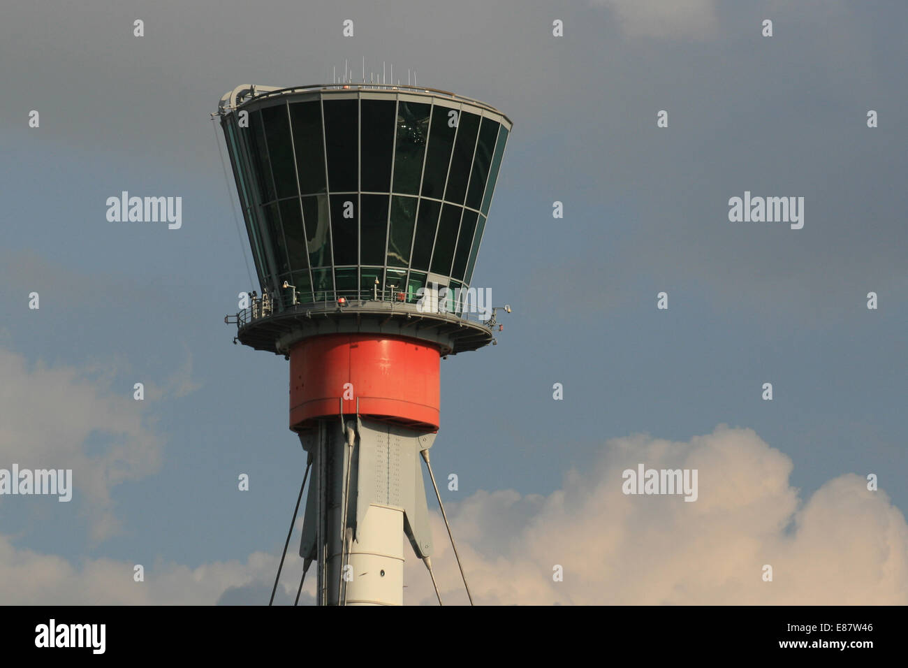 ATC CONTROL TOWER LHR HEATHROW Stock Photo - Alamy