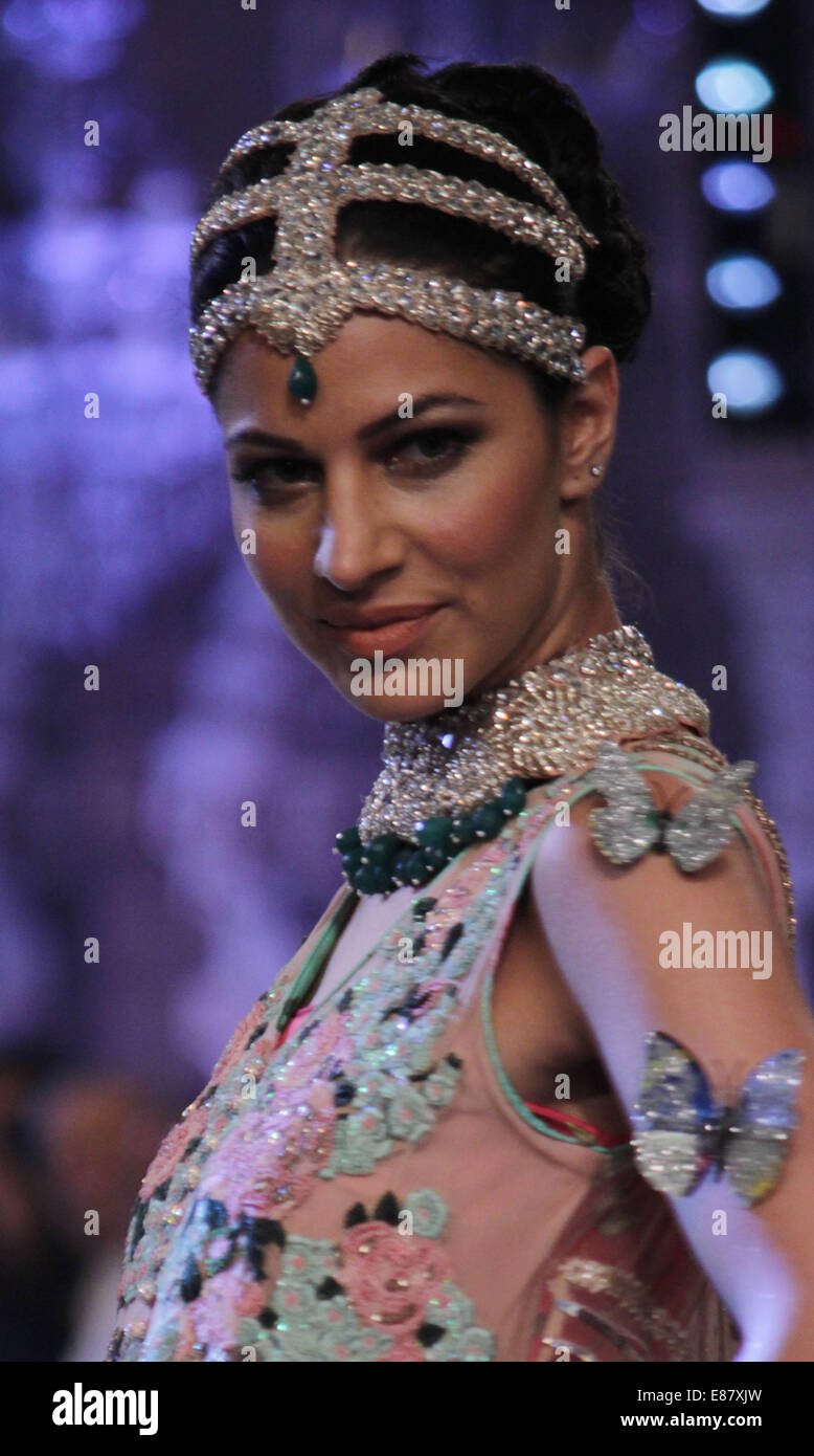 Lahore, Pakistan. 30th Sept, 2014. Models present the creation of ...