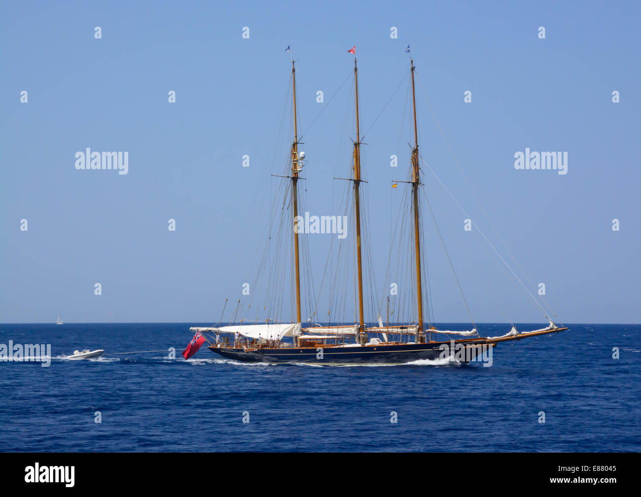 Classic triple masted schooner. Three masted sailing yacht on the ...