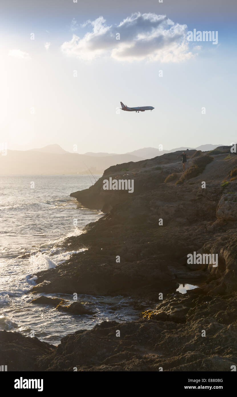 Aircraft landing in palma de mallorca hi-res stock photography and ...