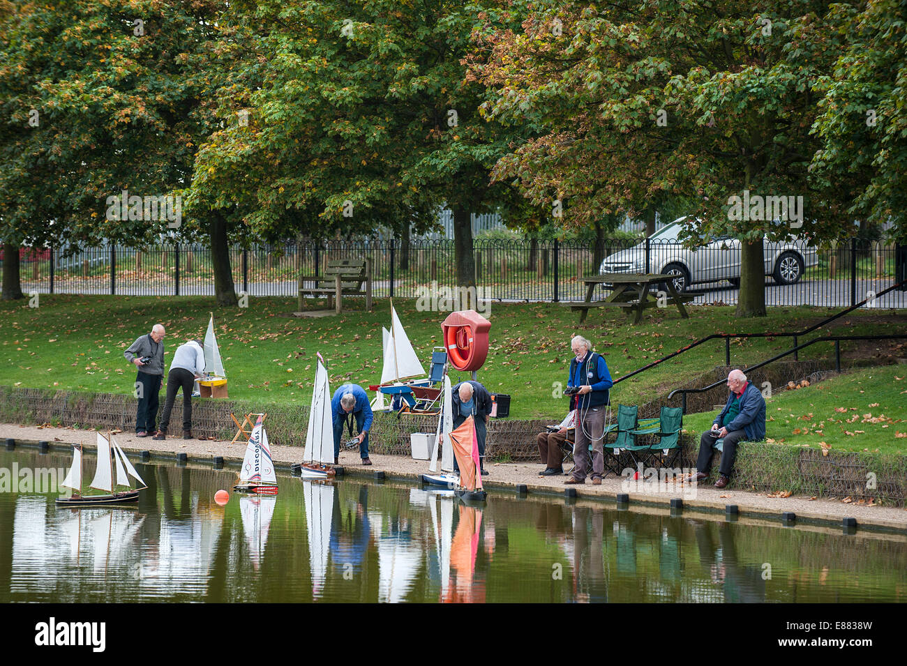 Members of the Maldon and Blackwater Model Boat club sailing their ...