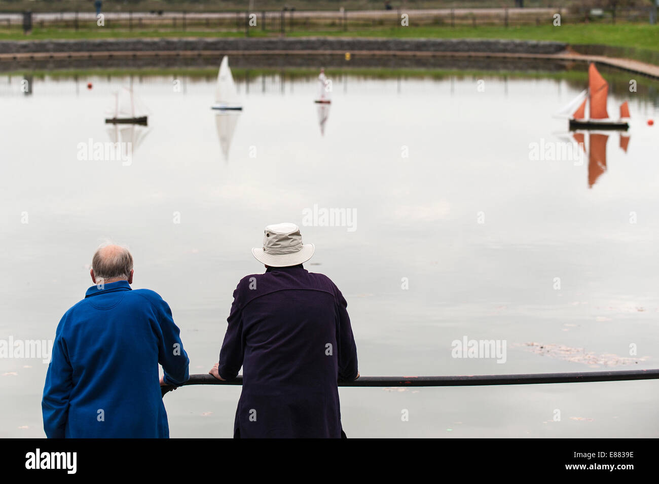Members of the Maldon and Blackwater Model Boat club sailing their ...