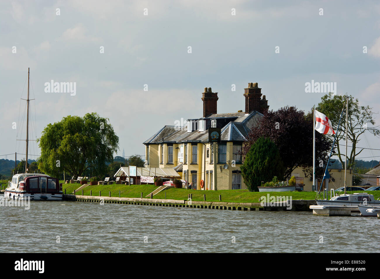 riverside Reedcutter Pub River Yare Stock Photo - Alamy