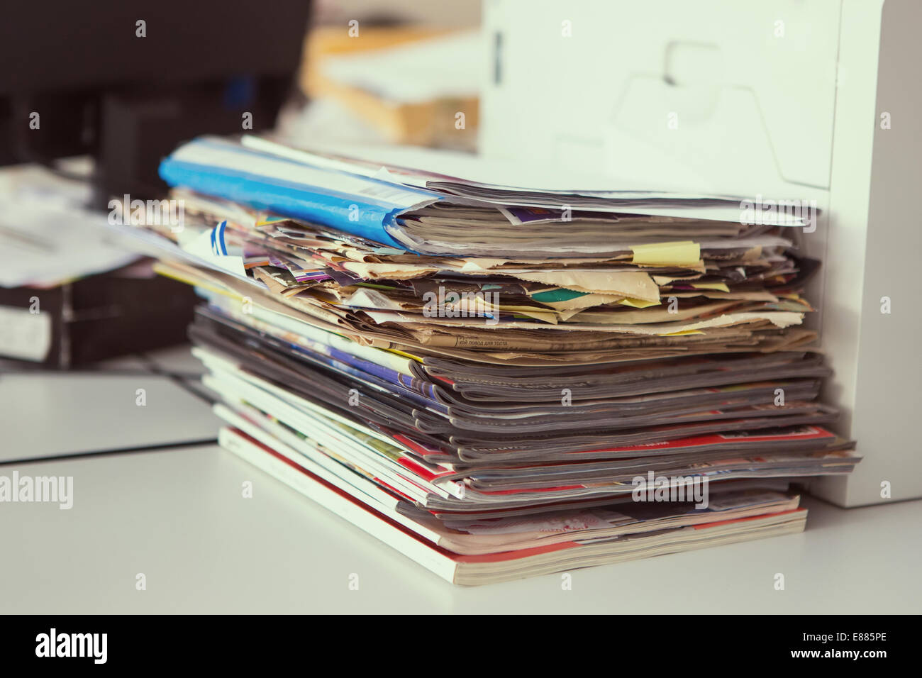 Messy office table hi-res stock photography and images - Alamy