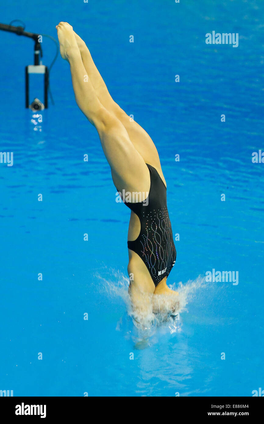 Incheon, South Korea. 2nd Oct, 2014. Huang Xiaohui of China competes ...