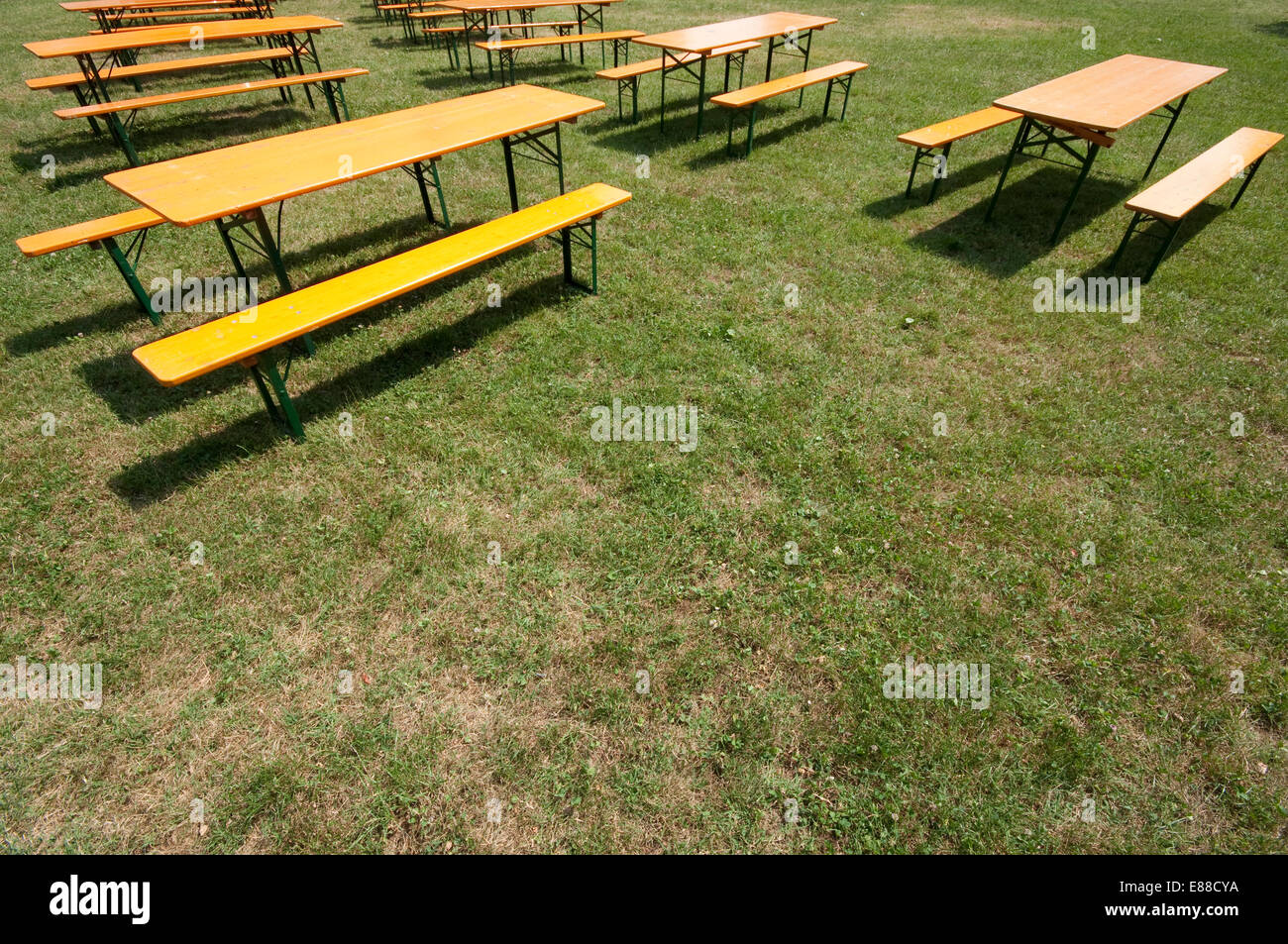 Wood park tables hi-res stock photography and images - Alamy
