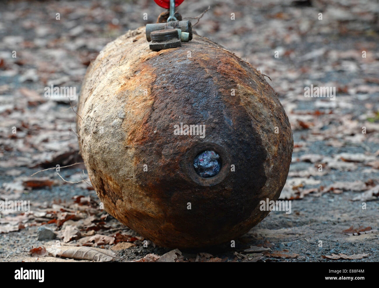 Potsdam, Germany. 2nd Oct, 2014. A diffused 250 kg American WWII bomb ...