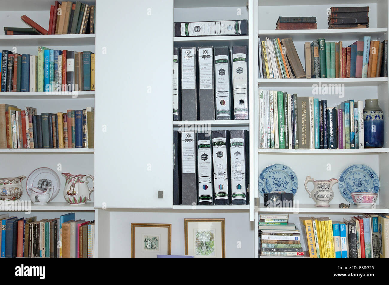Details bookshelves in white hi-res stock photography and images - Alamy