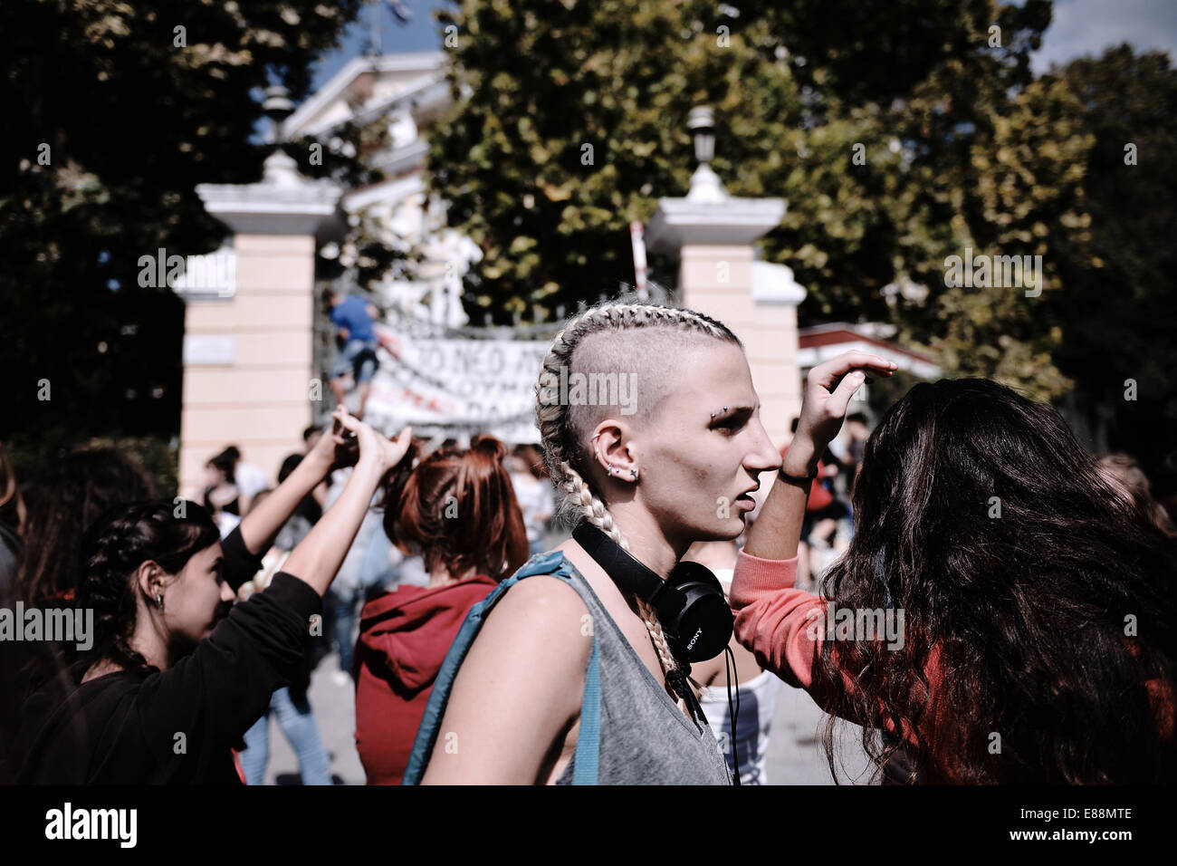 Skinhead girl hi-res stock photography and images - Alamy
