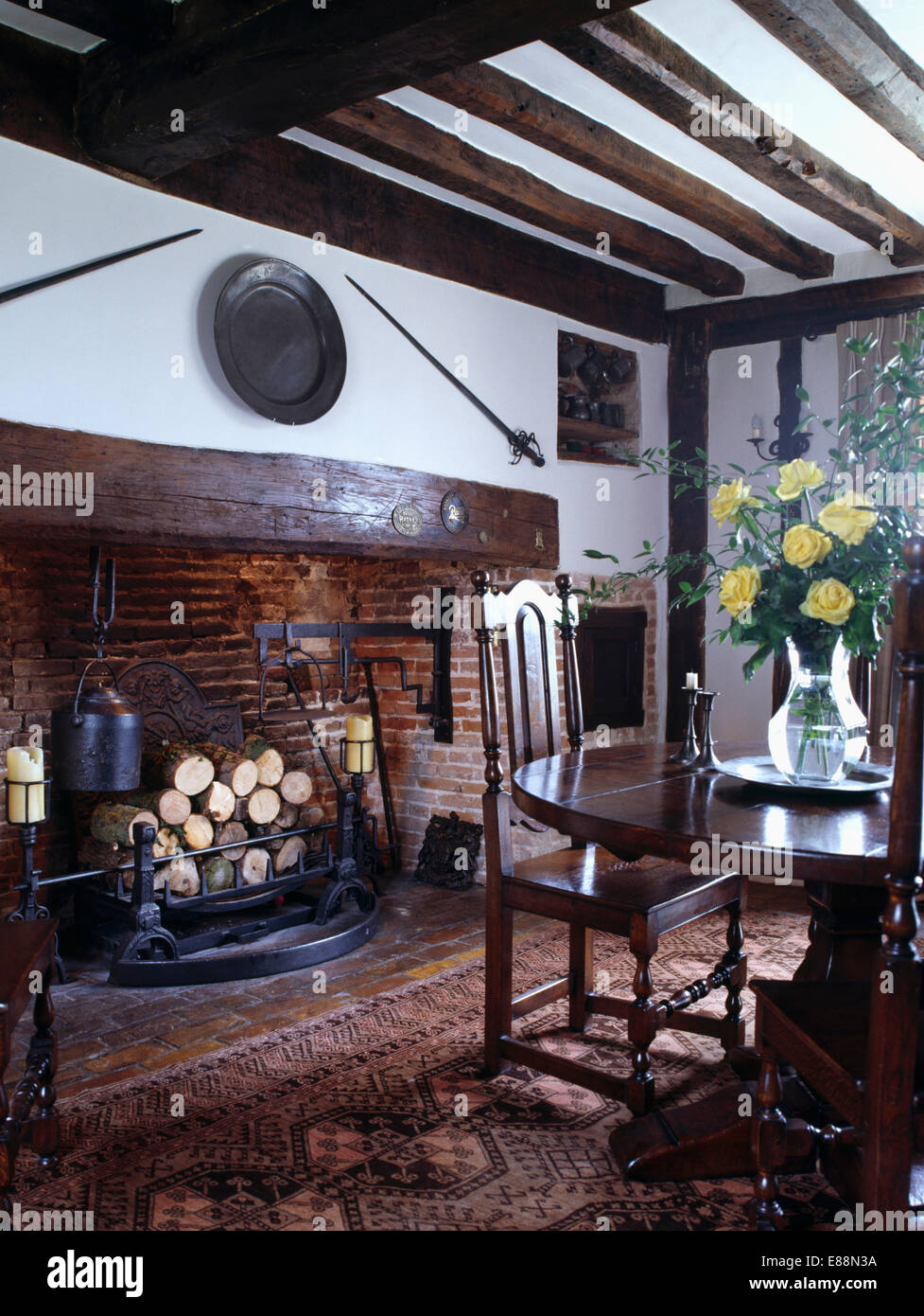 Tudor fireplace hi-res stock photography and images - Alamy