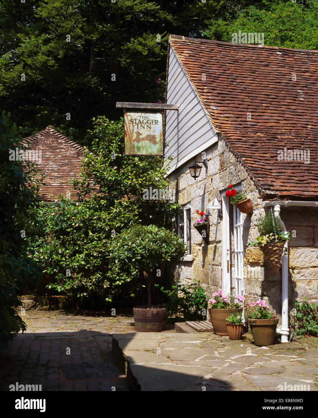 Old country pub hi-res stock photography and images - Alamy