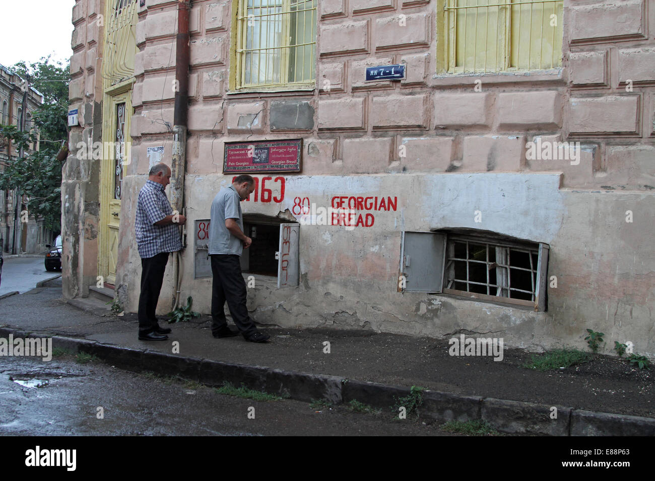 Queue to bakery hi-res stock photography and images - Alamy