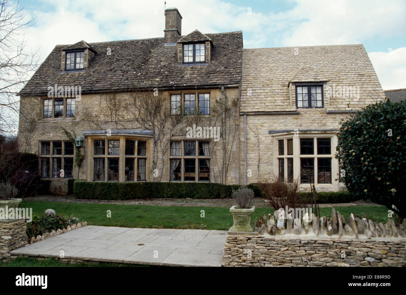 Old country house hi-res stock photography and images - Alamy