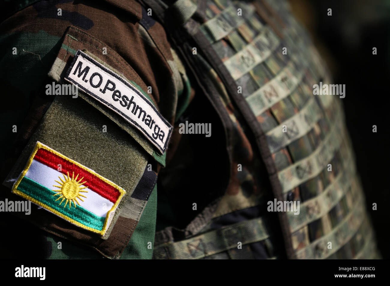 Isis soldiers flag hi-res stock photography and images - Alamy