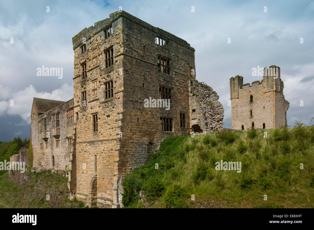 Medieval castle, east tower and the Tudor Mansion, Helmsley, North ...