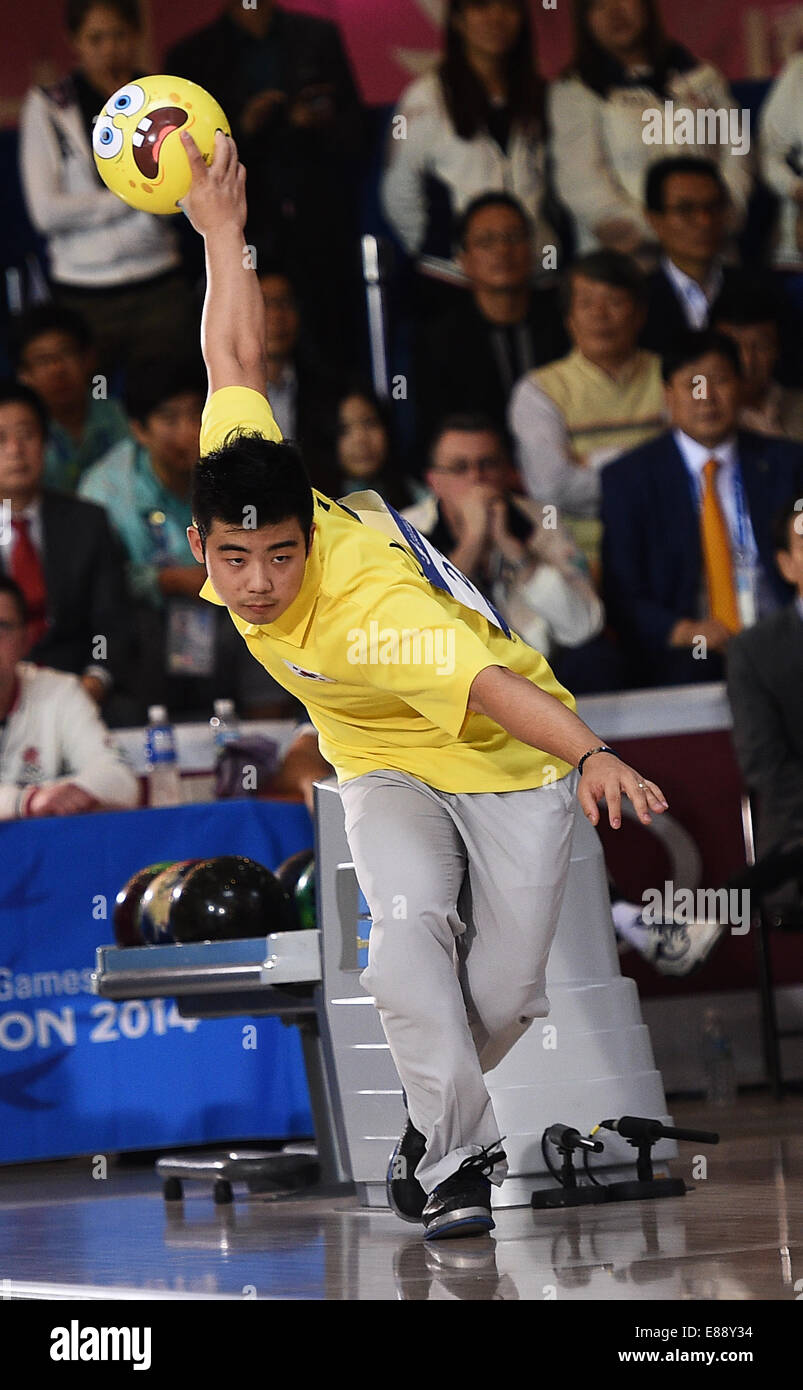 Incheon, South Korea. 2nd Oct, 2014. Park Jongwoo of South Korea ...