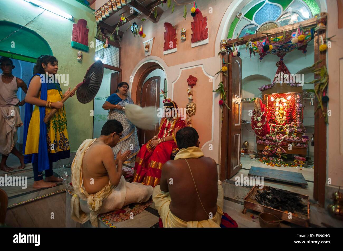 Calcutta, Indian state West Bengal. 2nd Oct, 2014. Indian Hindu ...