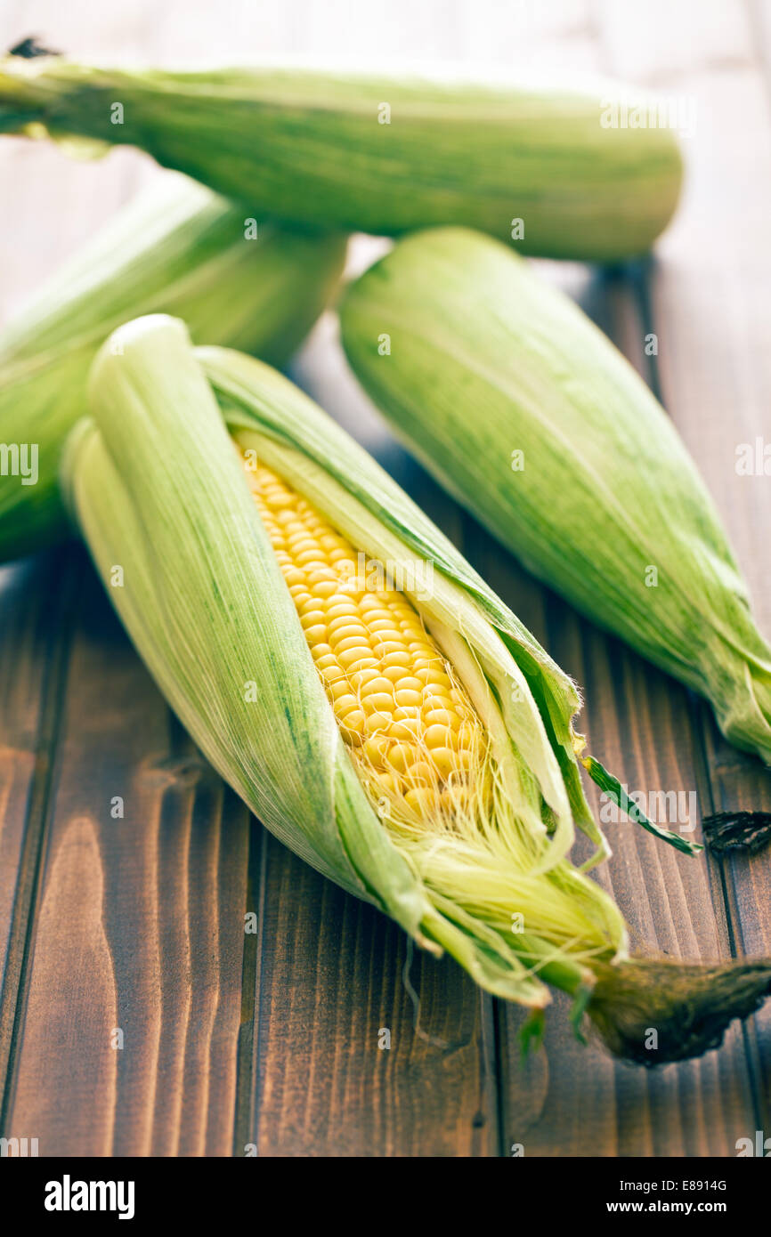 the sweet corn on wooden table Stock Photo - Alamy