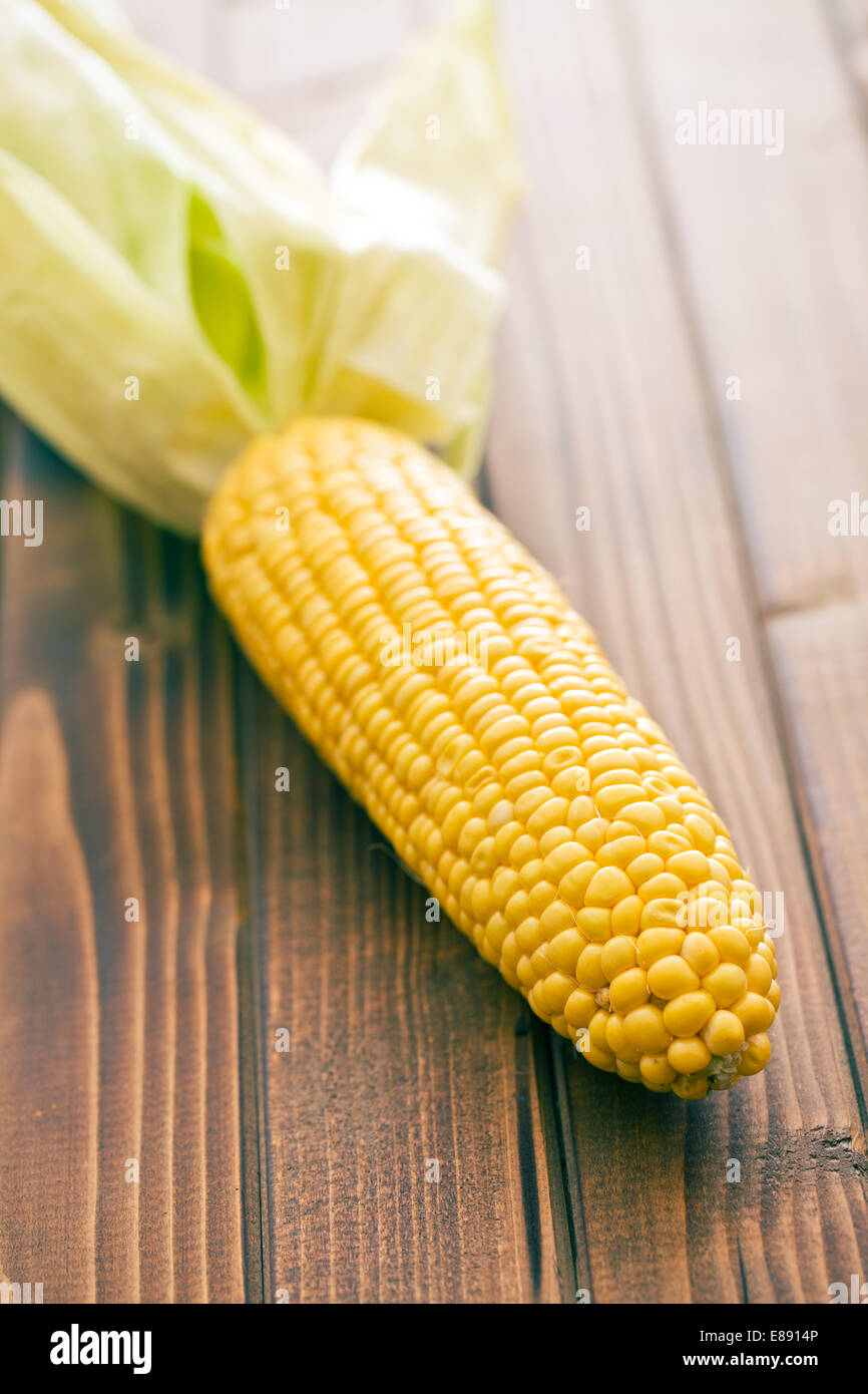 the sweet corn on wooden table Stock Photo - Alamy