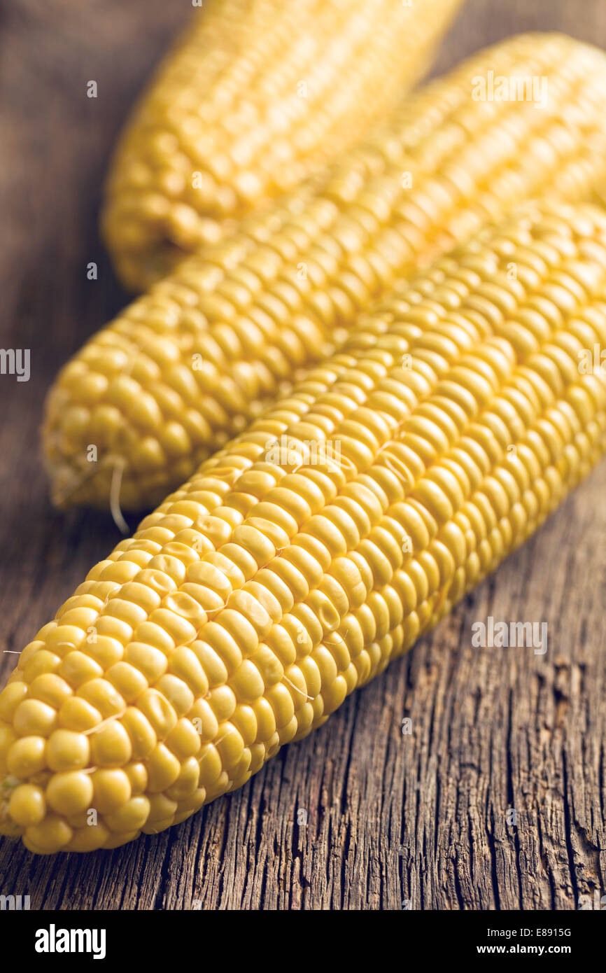 the sweet corn on wooden table Stock Photo - Alamy